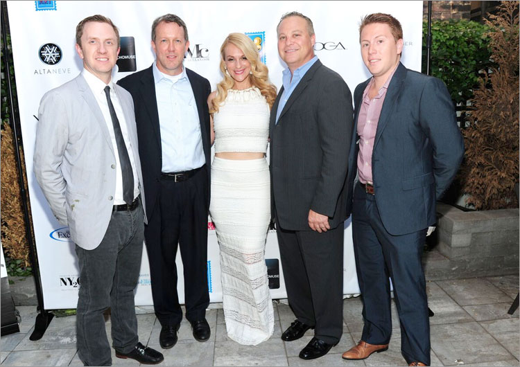 Celebrate Creativity: Una Noche De Música, Arte Y Diseño - AzureAzure.com