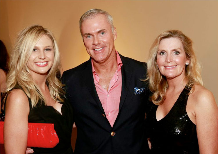 Center For Creative Education: Circo En El Centro - AzureAzure.com