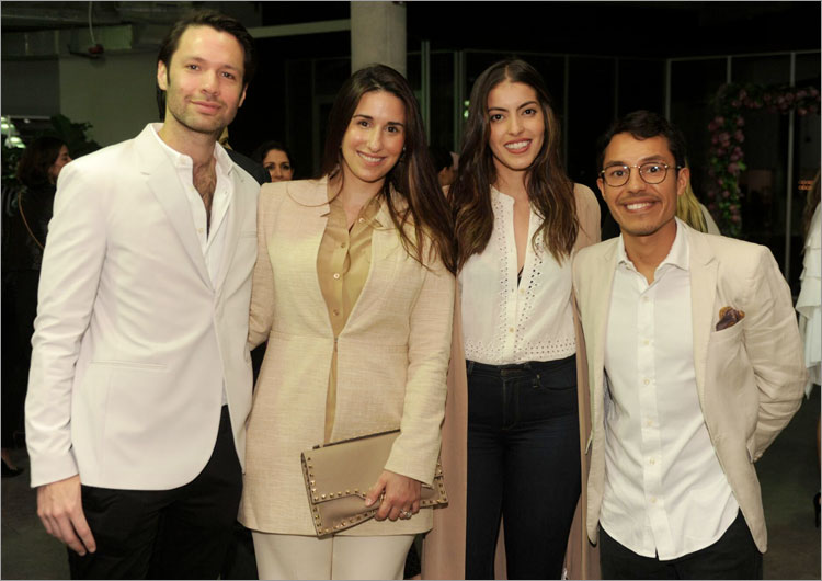 Daniella KronfleInauguración - AzureAzure.com