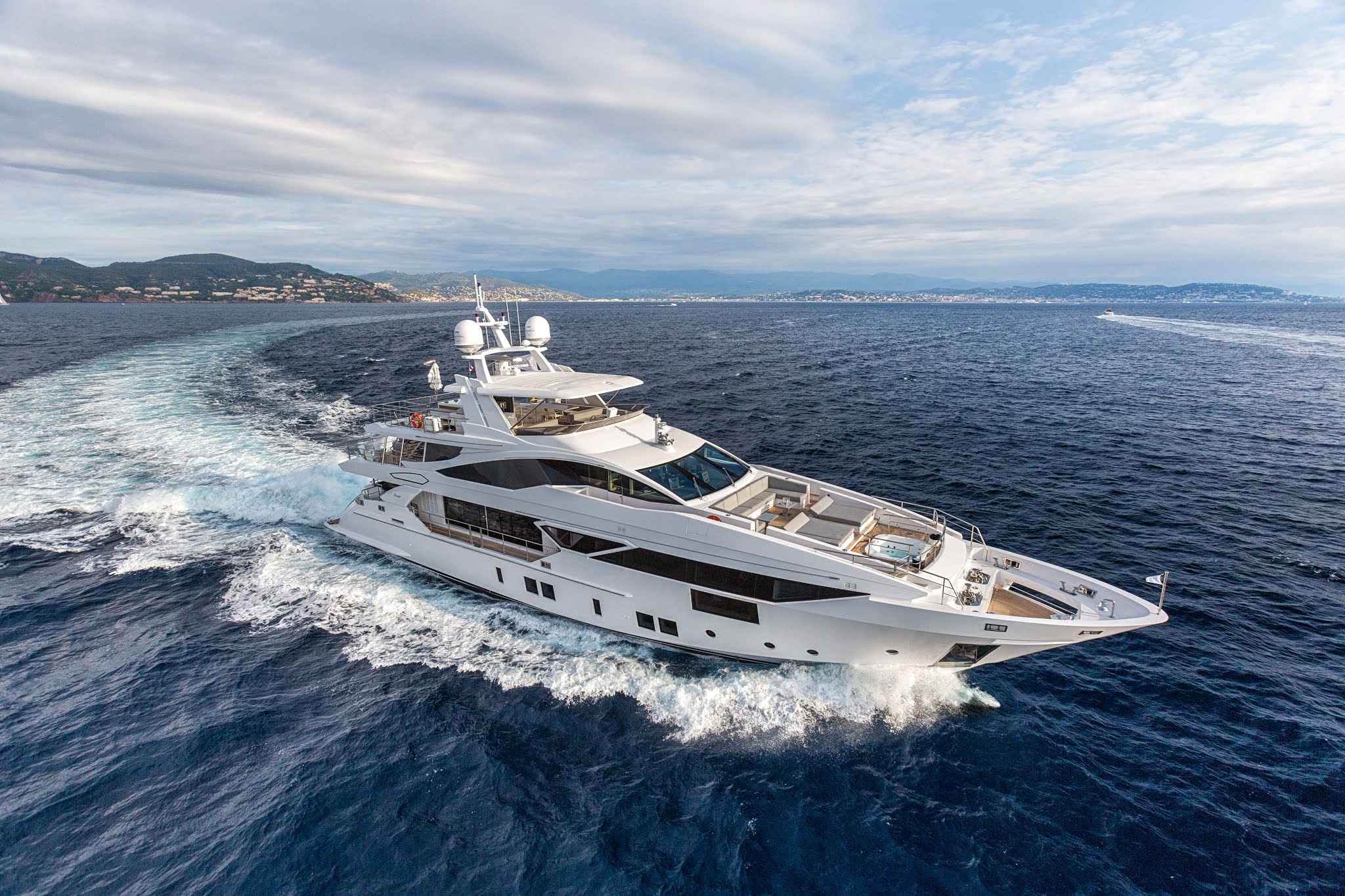 Benetti 125 M/Y Iron Man: un superyate juvenil, deportivo y audaz