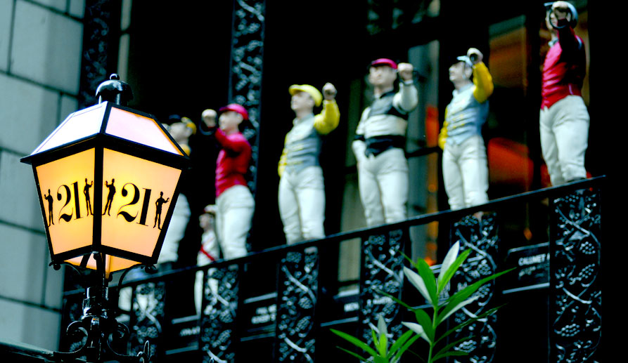 Club 21, la leyenda de Nueva York - AzureAzure.com