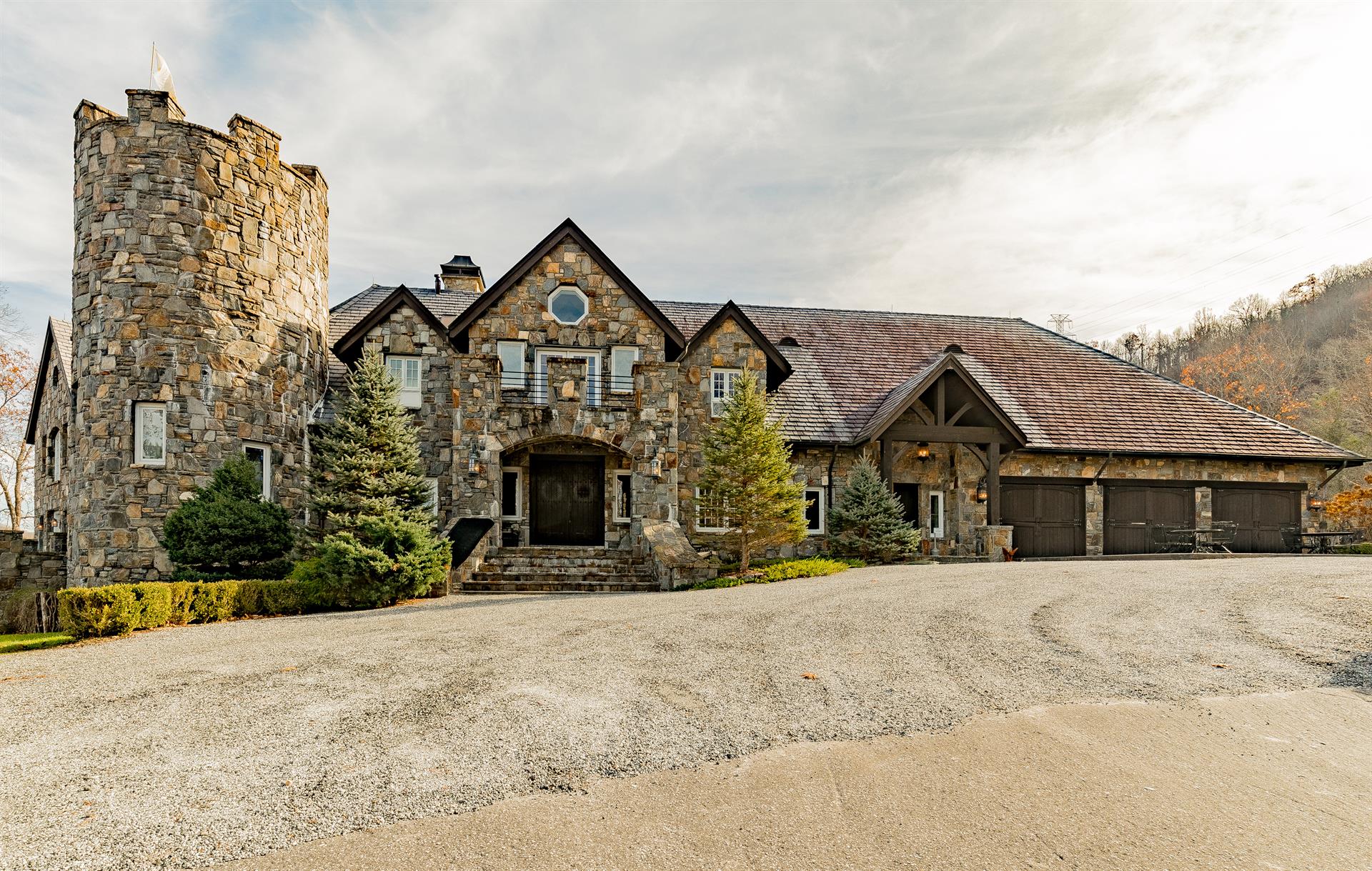 5 Westeros-Worthy Castles Every Game of Thrones Fan Wants to Buy